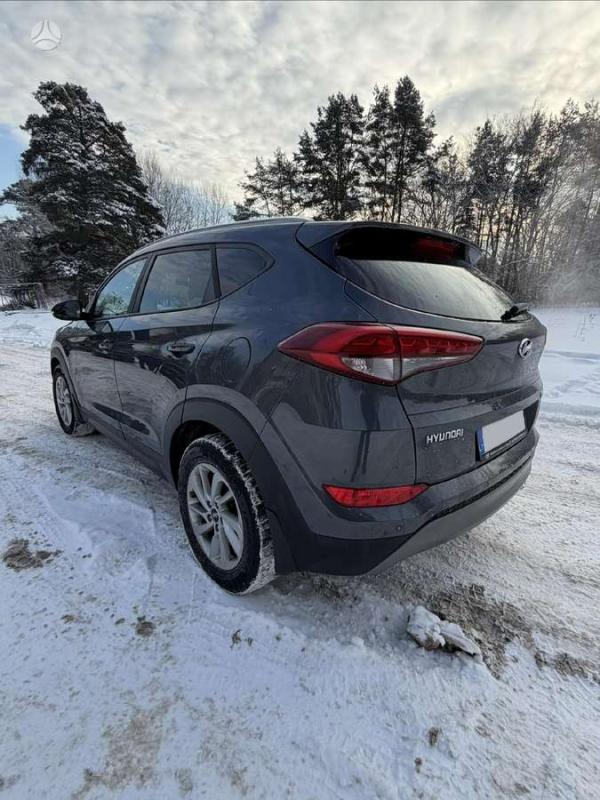 Grey Hyundai Tucson 2018 in Vilnius, with an engine capacity of 1.59 L and mileage of 105 thousand km for 13900 €, photo 5 on AUTOMOTO.COM.LV