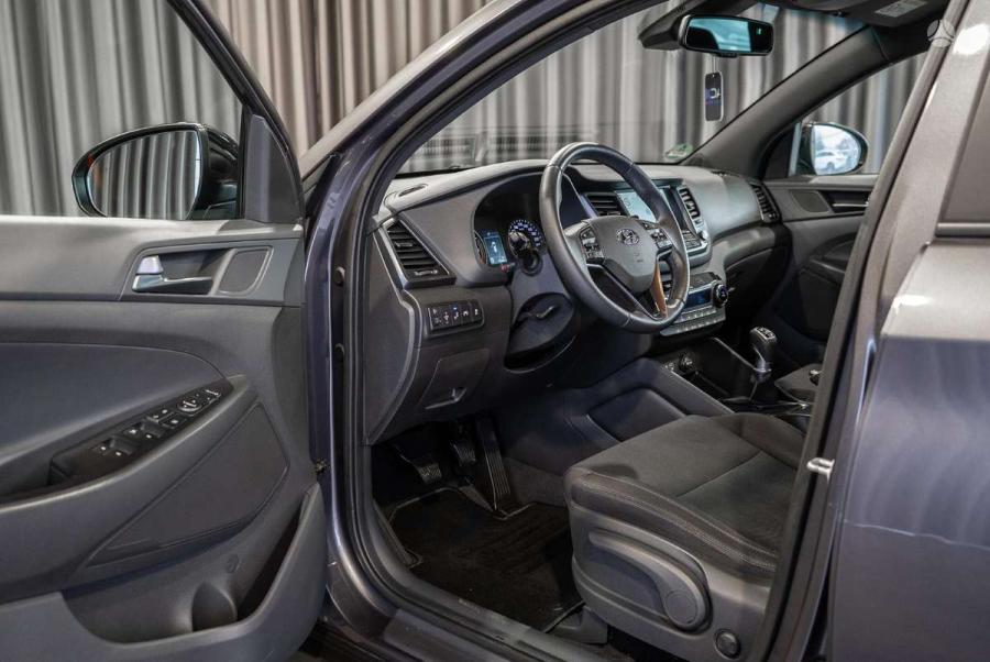 Pelēks Hyundai Tucson 2018 Marijampole, ar dzinēja tilpumu 1.59 L un nobraukumu 252 tūkst. km par 11850 €, foto 22 vietnē AUTOMOTO.COM.LV