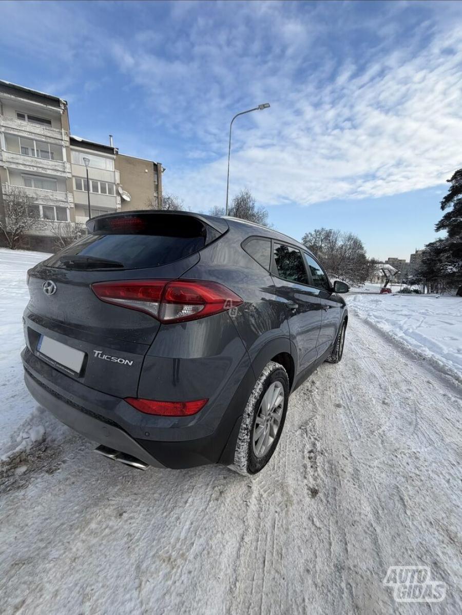 Grey Hyundai Tucson 2018 in Vilnius, with an engine capacity of 1.60 L and mileage of 105 thousand km for 12500 €, photo 6 on AUTOMOTO.COM.LV