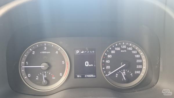 Grey Hyundai Tucson 2018 in Taurage, with an engine capacity of 1.70 L and mileage of 271 thousand km for 12200 €, photo 5 on AUTOMOTO.COM.LV