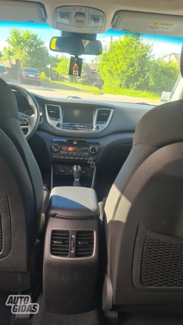 Grey Hyundai Tucson 2018 in Taurage, with an engine capacity of 1.70 L and mileage of 271 thousand km for 12200 €, photo 7 on AUTOMOTO.COM.LV