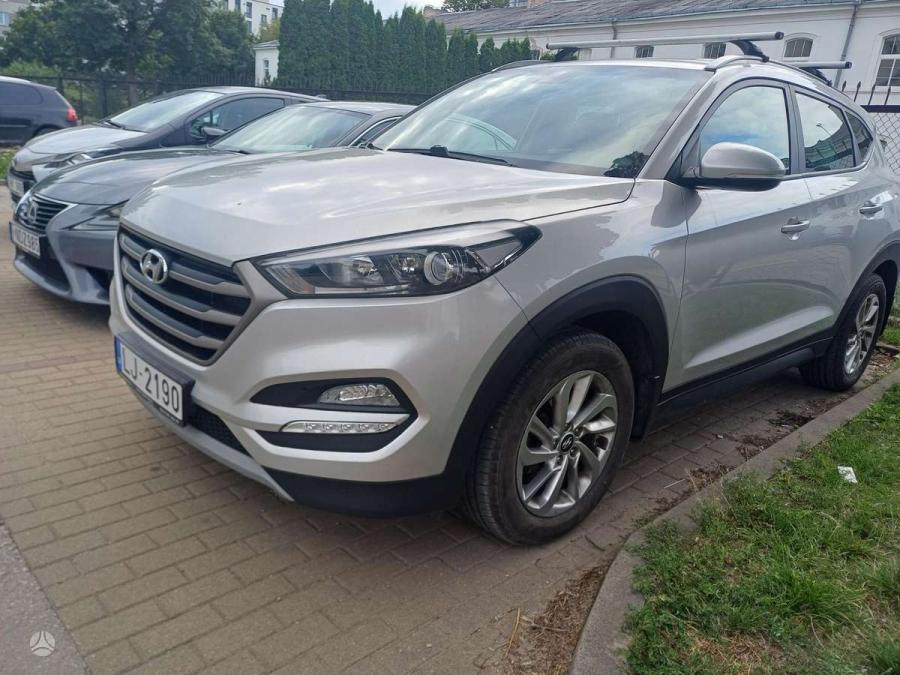 Pelēks Hyundai Tucson 2018 Viļņa, ar dzinēja tilpumu 1.69 L un nobraukumu 142 tūkst. km par 12400 €, foto 3 vietnē AUTOMOTO.COM.LV