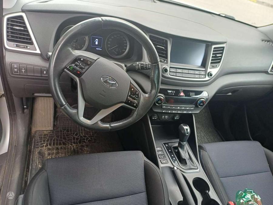 Pelēks Hyundai Tucson 2018 Viļņa, ar dzinēja tilpumu 1.69 L un nobraukumu 142 tūkst. km par 12400 €, foto 4 vietnē AUTOMOTO.COM.LV