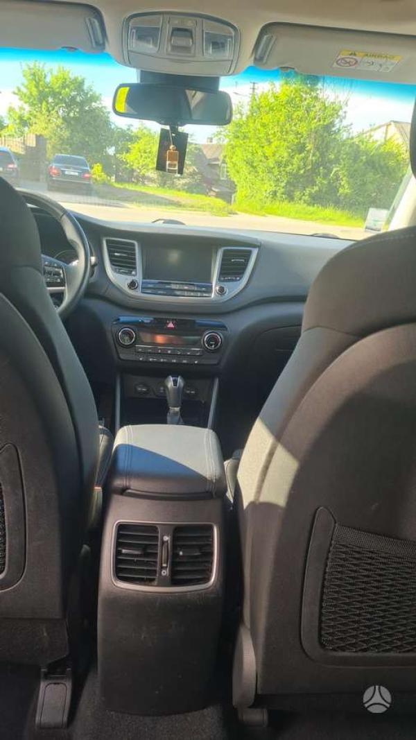 Grey Hyundai Tucson 2018 in Taurage, with an engine capacity of 1.69 L and mileage of 271 thousand km for 11000 €, photo 6 on AUTOMOTO.COM.LV