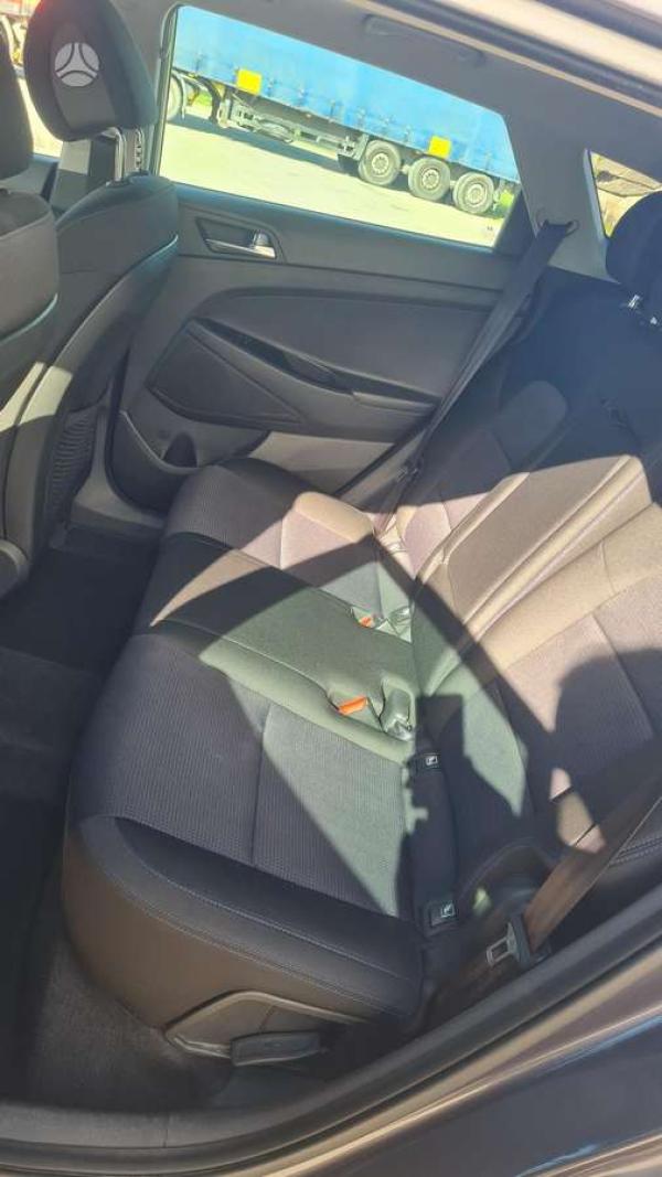 Grey Hyundai Tucson 2018 in Taurage, with an engine capacity of 1.69 L and mileage of 271 thousand km for 11000 €, photo 10 on AUTOMOTO.COM.LV