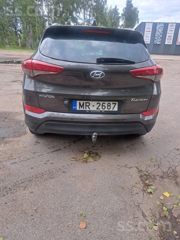 Grey Hyundai Tucson 2018 in Riga, with an engine capacity of 1.70 L and mileage of 225 thousand km for 11000 €, photo 3 on AUTOMOTO.COM.LV