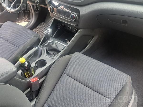 Pelēks Hyundai Tucson 2018 Rīga, ar dzinēja tilpumu 1.70 L un nobraukumu 225 tūkst. km par 11000 €, foto 5 vietnē AUTOMOTO.COM.LV