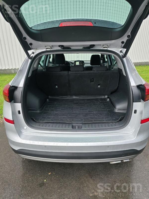 Grey Hyundai Tucson 2018 in Riga, with an engine capacity of 1.60 L and mileage of 75 thousand km for 16450 €, photo 8 on AUTOMOTO.COM.LV