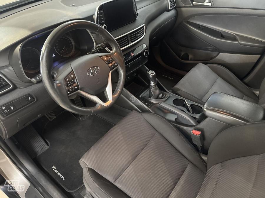 Grey Hyundai Tucson 2019 in Vilnius, with an engine capacity of 1.60 L and mileage of 127 thousand km for 14500 €, photo 9 on AUTOMOTO.COM.LV