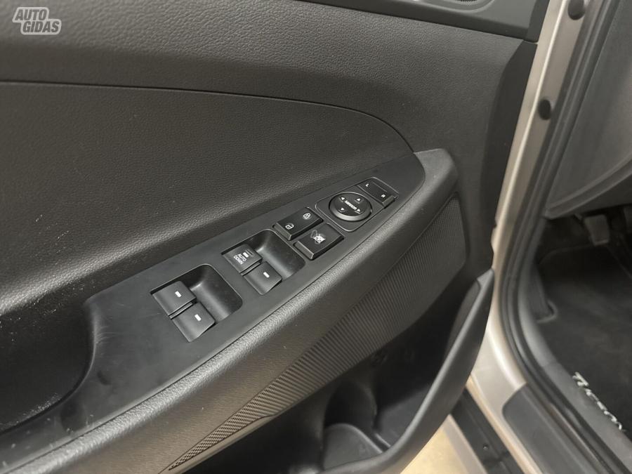 Grey Hyundai Tucson 2019 in Vilnius, with an engine capacity of 1.60 L and mileage of 127 thousand km for 14500 €, photo 10 on AUTOMOTO.COM.LV