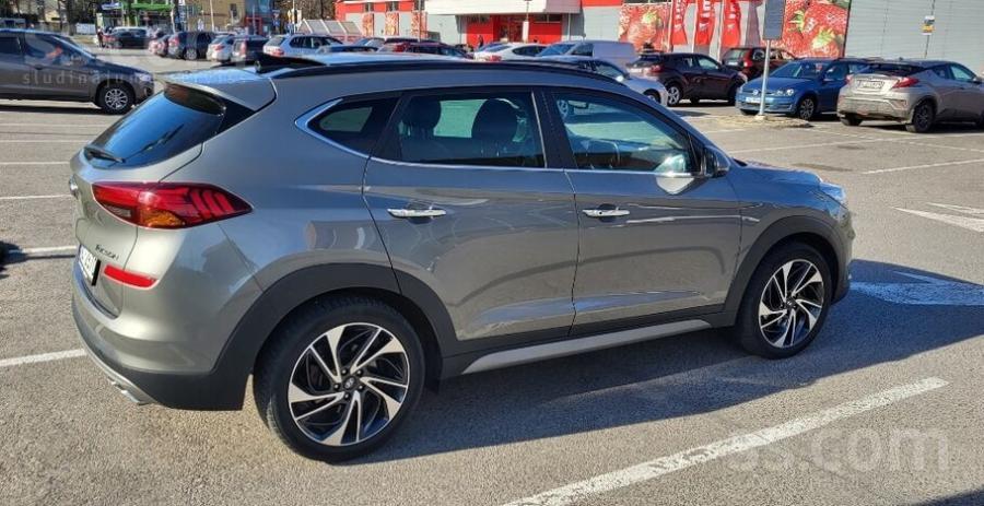 Grey Hyundai Tucson 2019 in Jurmala, with an engine capacity of 1.60 L and mileage of 101 thousand km for 18000 €, photo 3 on AUTOMOTO.COM.LV