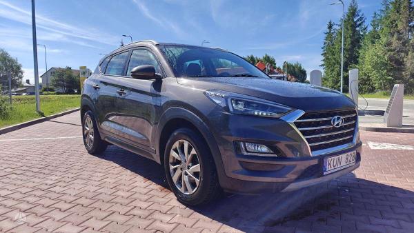 Grey Hyundai Tucson 2019 in Vilnius, with an engine capacity of 1.59 L and mileage of 145 thousand km for 14999 €, photo 1 on AUTOMOTO.COM.LV