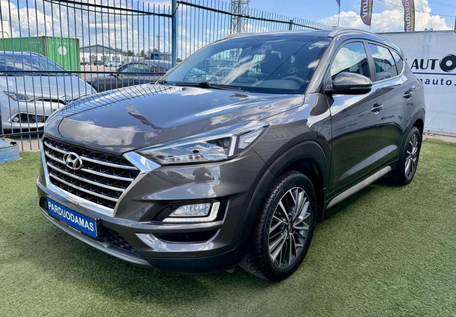 Grey Hyundai Tucson 2019 in Panevezys, with an engine capacity of 1.60 L and mileage of 171 thousand km for 13700 €, photo 1 on AUTOMOTO.COM.LV