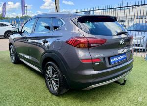 Grey Hyundai Tucson 2019 in Panevezys, with an engine capacity of 1.60 L and mileage of 171 thousand km for 13700 €, photo 9 on AUTOMOTO.COM.LV