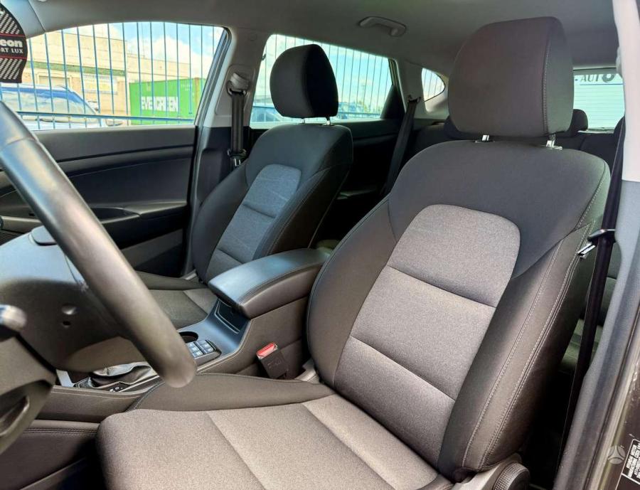 Grey Hyundai Tucson 2019 in Panevezys, with an engine capacity of 1.60 L and mileage of 171 thousand km for 13700 €, photo 14 on AUTOMOTO.COM.LV