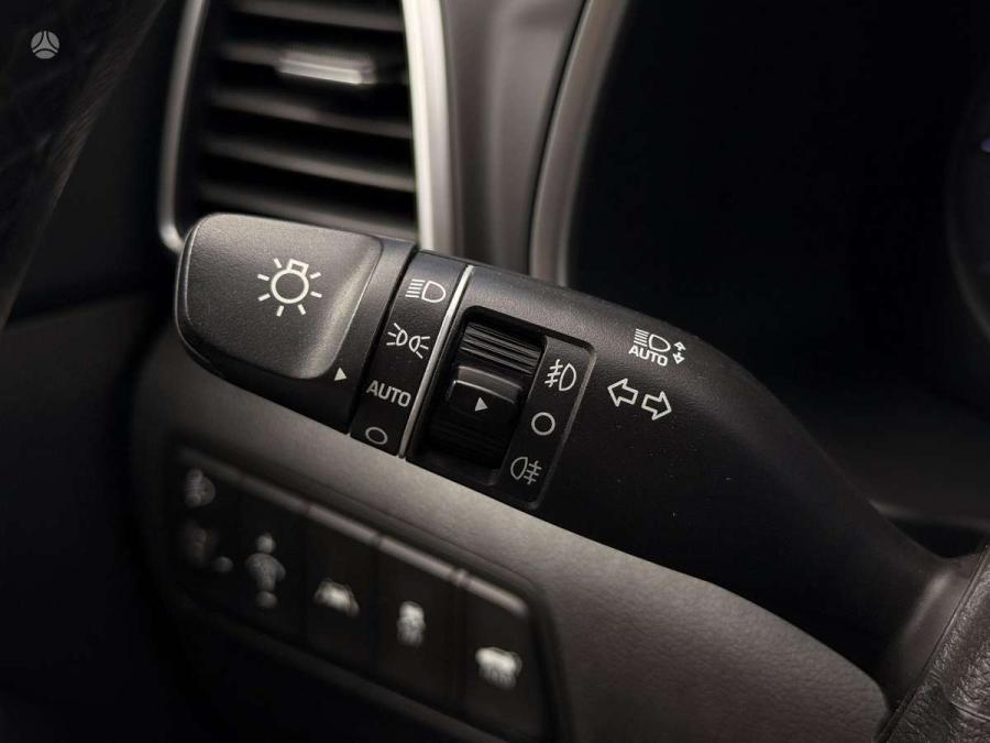 Grey Hyundai Tucson 2019 in Panevezys, with an engine capacity of 1.60 L and mileage of 171 thousand km for 13700 €, photo 17 on AUTOMOTO.COM.LV