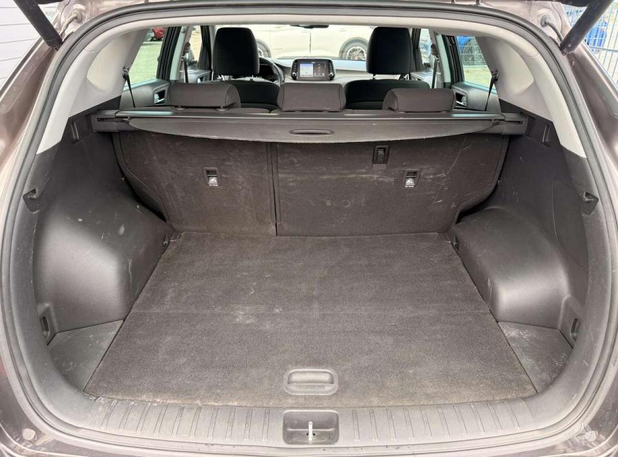 Grey Hyundai Tucson 2019 in Panevezys, with an engine capacity of 1.60 L and mileage of 171 thousand km for 13700 €, photo 28 on AUTOMOTO.COM.LV