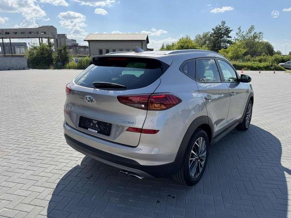 Grey Hyundai Tucson 2019 in Telschi, with an engine capacity of 1.60 L and mileage of 170 thousand km for 12700 €, photo 6 on AUTOMOTO.COM.LV