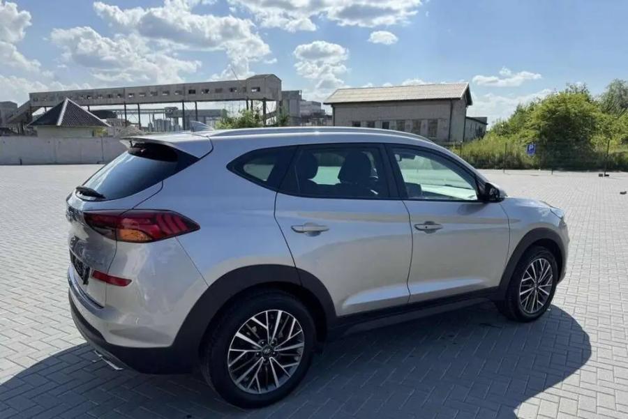 Grey Hyundai Tucson 2019 in Telschi, with an engine capacity of 1.60 L and mileage of 170 thousand km for 12690 €, photo 9 on AUTOMOTO.COM.LV