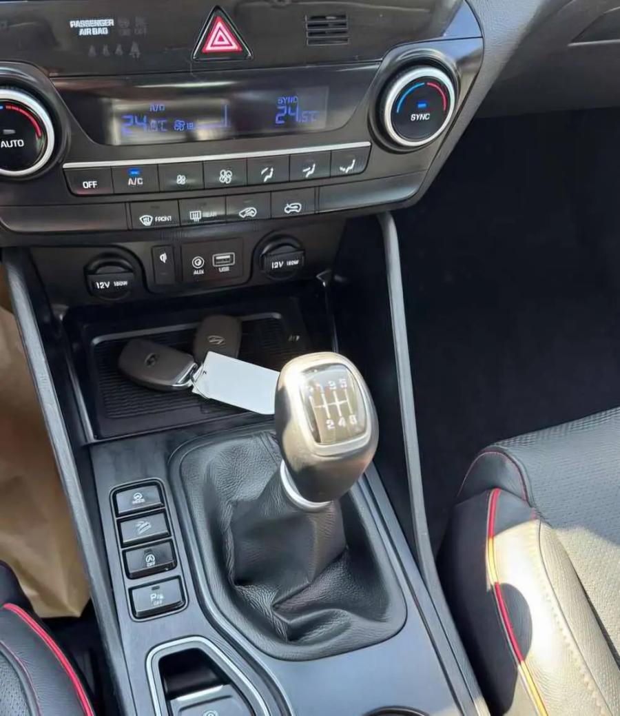 Grey Hyundai Tucson 2019 in Telschi, with an engine capacity of 1.60 L and mileage of 170 thousand km for 12690 €, photo 10 on AUTOMOTO.COM.LV