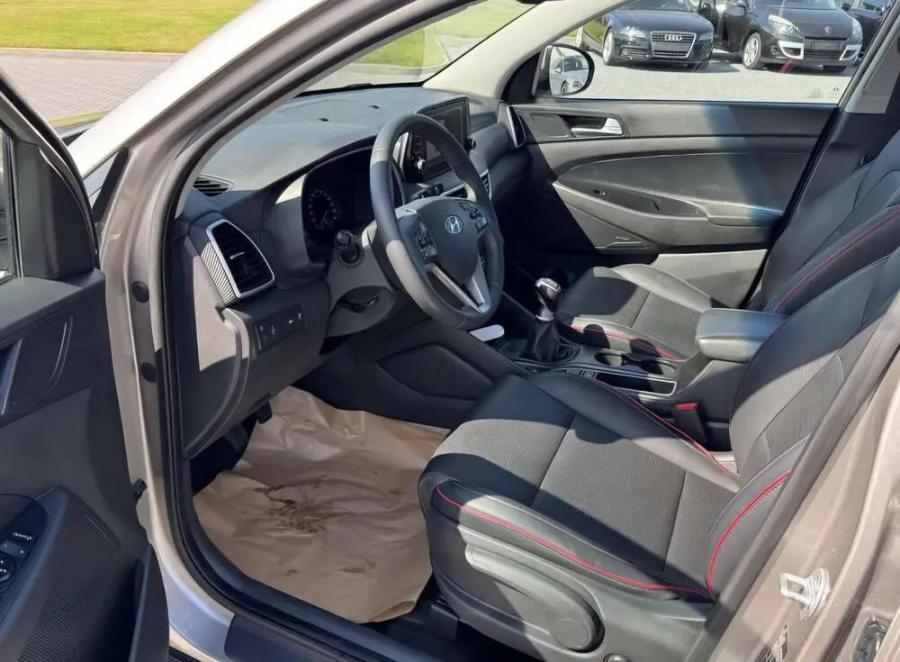 Grey Hyundai Tucson 2019 in Telschi, with an engine capacity of 1.60 L and mileage of 170 thousand km for 12690 €, photo 19 on AUTOMOTO.COM.LV