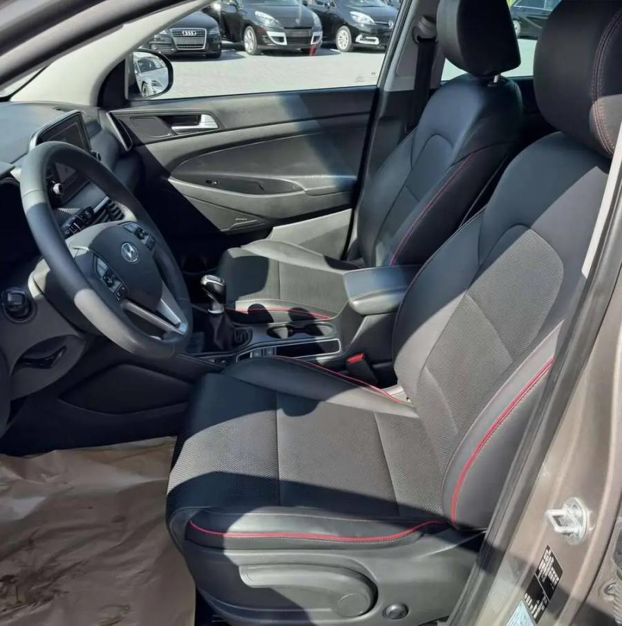 Grey Hyundai Tucson 2019 in Telschi, with an engine capacity of 1.60 L and mileage of 170 thousand km for 12690 €, photo 20 on AUTOMOTO.COM.LV