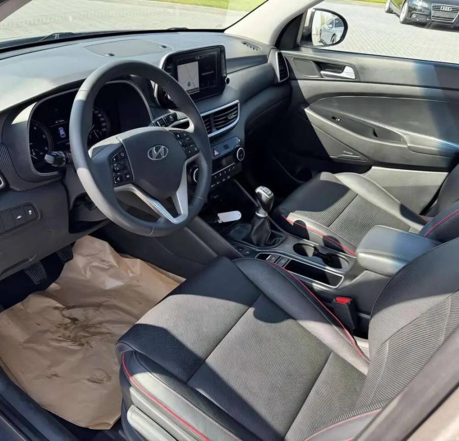 Grey Hyundai Tucson 2019 in Telschi, with an engine capacity of 1.60 L and mileage of 170 thousand km for 12690 €, photo 23 on AUTOMOTO.COM.LV