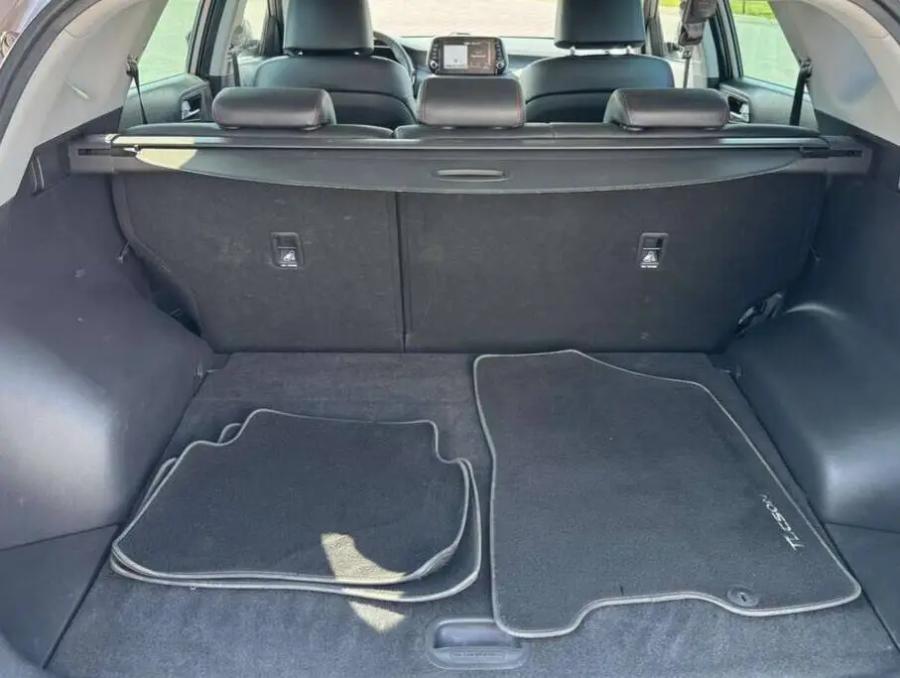 Grey Hyundai Tucson 2019 in Telschi, with an engine capacity of 1.60 L and mileage of 170 thousand km for 12690 €, photo 24 on AUTOMOTO.COM.LV