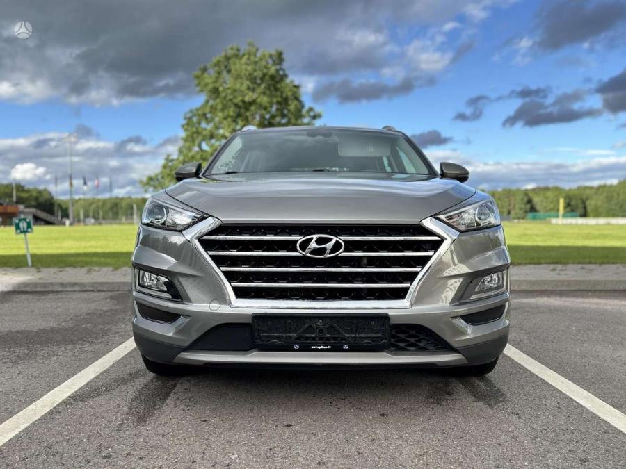Grey Hyundai Tucson 2019 in Kaunas, with an engine capacity of 1.60 L and mileage of 296 thousand km for 11300 €, photo 3 on AUTOMOTO.COM.LV