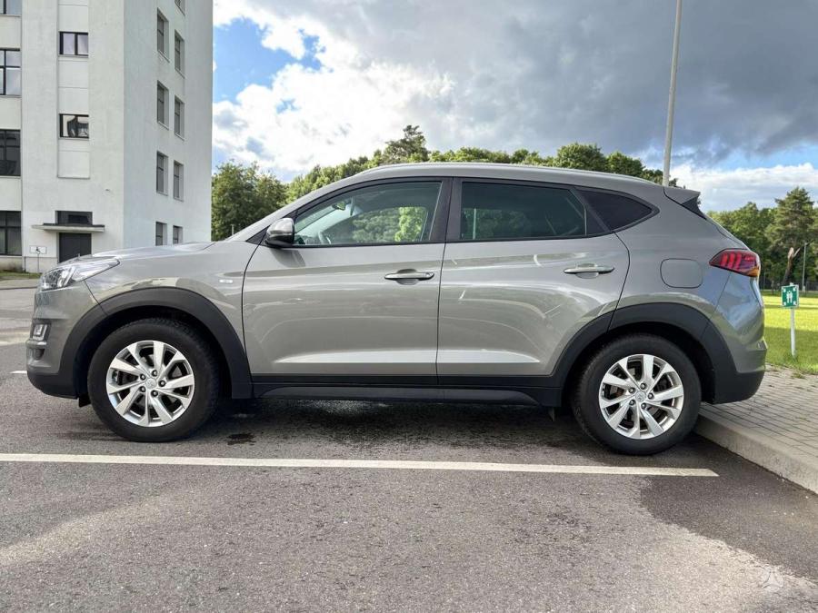 Grey Hyundai Tucson 2019 in Kaunas, with an engine capacity of 1.60 L and mileage of 296 thousand km for 11300 €, photo 6 on AUTOMOTO.COM.LV