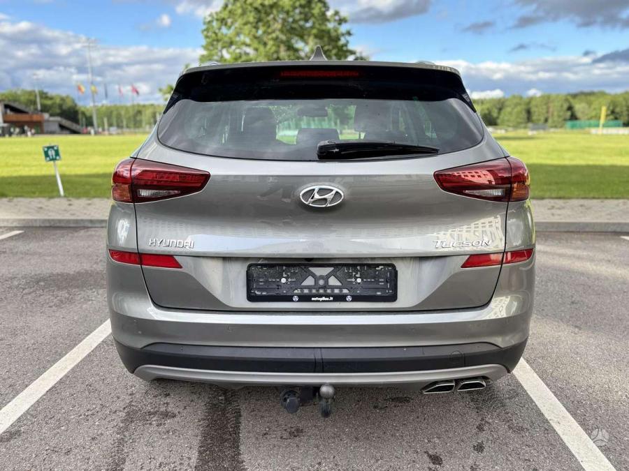 Grey Hyundai Tucson 2019 in Kaunas, with an engine capacity of 1.60 L and mileage of 296 thousand km for 11300 €, photo 8 on AUTOMOTO.COM.LV