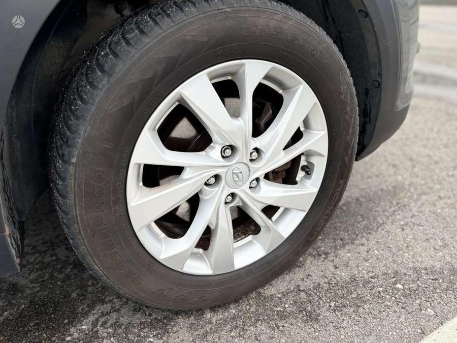 Grey Hyundai Tucson 2019 in Kaunas, with an engine capacity of 1.60 L and mileage of 296 thousand km for 11300 €, photo 14 on AUTOMOTO.COM.LV