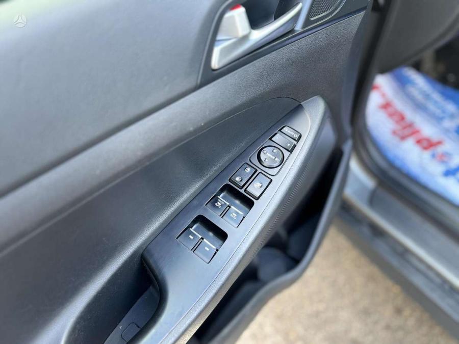Grey Hyundai Tucson 2019 in Kaunas, with an engine capacity of 1.60 L and mileage of 296 thousand km for 11300 €, photo 17 on AUTOMOTO.COM.LV
