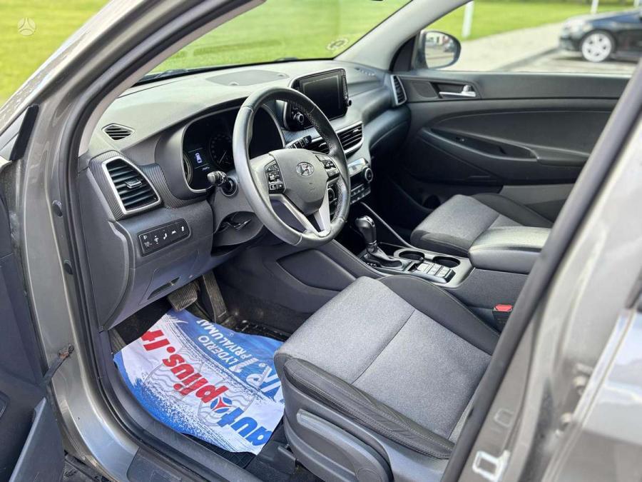 Grey Hyundai Tucson 2019 in Kaunas, with an engine capacity of 1.60 L and mileage of 296 thousand km for 11300 €, photo 19 on AUTOMOTO.COM.LV