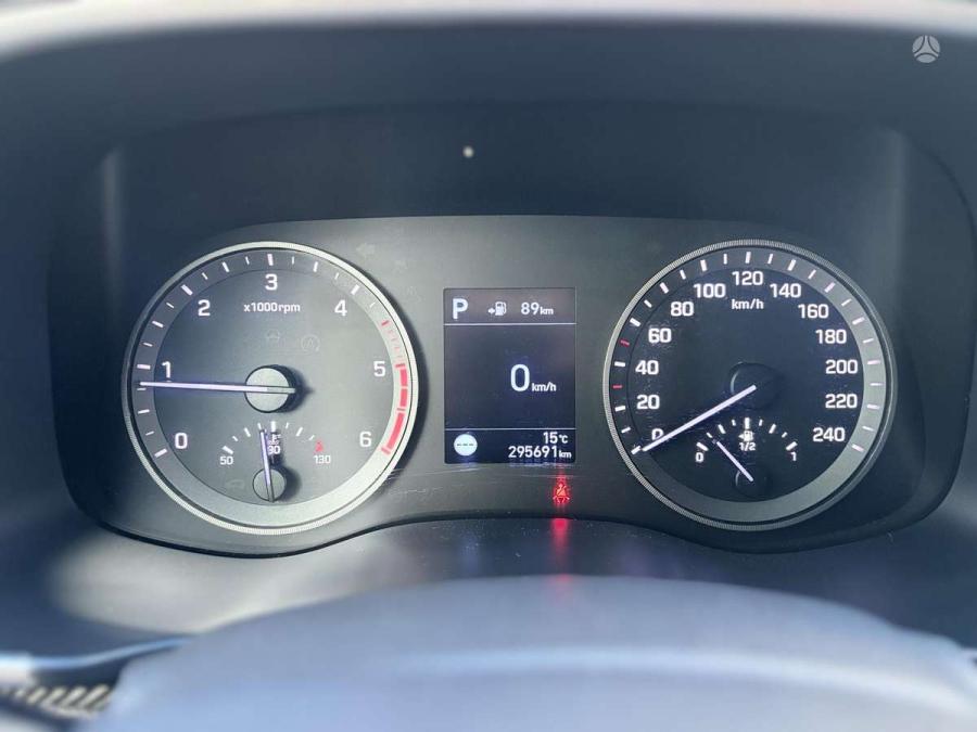 Grey Hyundai Tucson 2019 in Kaunas, with an engine capacity of 1.60 L and mileage of 296 thousand km for 11300 €, photo 26 on AUTOMOTO.COM.LV