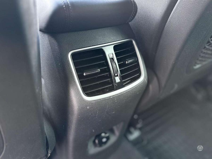 Grey Hyundai Tucson 2019 in Kaunas, with an engine capacity of 1.60 L and mileage of 296 thousand km for 11300 €, photo 35 on AUTOMOTO.COM.LV