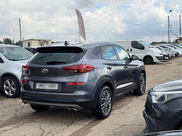 Hyundai Tucson 2019 in Panevezys on AUTOMOTO.COM.LV Grey Hyundai Tucson 2019 in Panevezys, with an engine capacity of 1.60 L and mileage of 199 thousand km for 10300 €, photo 5 on AUTOMOTO.COM.LV