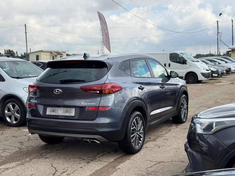 Grey Hyundai Tucson 2019 in Panevezys, with an engine capacity of 1.60 L and mileage of 199 thousand km for 10300 €, photo 5 on AUTOMOTO.COM.LV