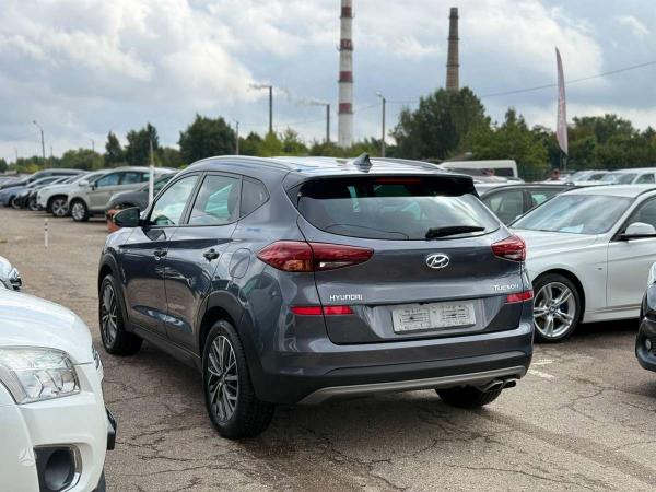 Hyundai Tucson 2019 in Panevezys on AUTOMOTO.COM.LV Grey Hyundai Tucson 2019 in Panevezys, with an engine capacity of 1.60 L and mileage of 199 thousand km for 10300 €, photo 6 on AUTOMOTO.COM.LV