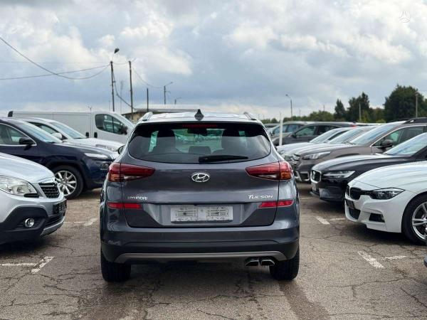 Hyundai Tucson 2019 in Panevezys on AUTOMOTO.COM.LV Grey Hyundai Tucson 2019 in Panevezys, with an engine capacity of 1.60 L and mileage of 199 thousand km for 10300 €, photo 7 on AUTOMOTO.COM.LV