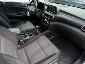 Grey Hyundai Tucson 2019 in Panevezys, with an engine capacity of 1.60 L and mileage of 199 thousand km for 10300 €, photo 12 on AUTOMOTO.COM.LV