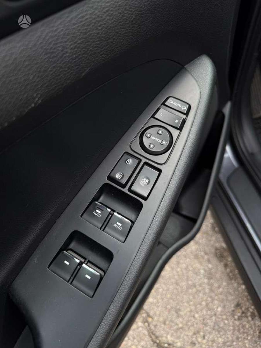Grey Hyundai Tucson 2019 in Panevezys, with an engine capacity of 1.60 L and mileage of 199 thousand km for 10300 €, photo 16 on AUTOMOTO.COM.LV