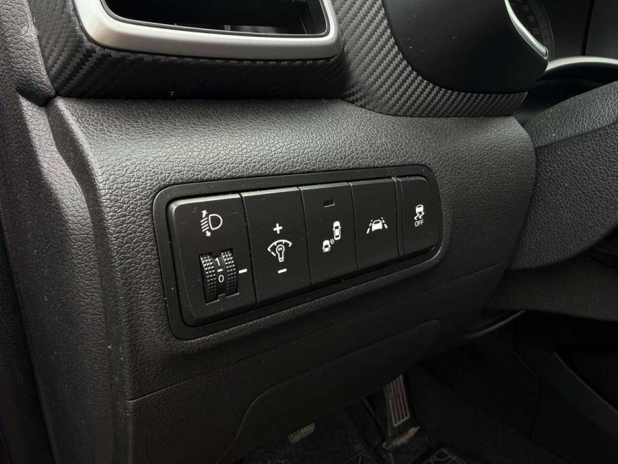 Grey Hyundai Tucson 2019 in Panevezys, with an engine capacity of 1.60 L and mileage of 199 thousand km for 10300 €, photo 18 on AUTOMOTO.COM.LV
