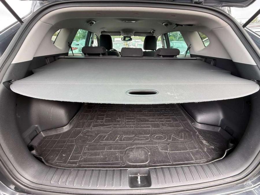 Grey Hyundai Tucson 2019 in Panevezys, with an engine capacity of 1.60 L and mileage of 199 thousand km for 10300 €, photo 24 on AUTOMOTO.COM.LV