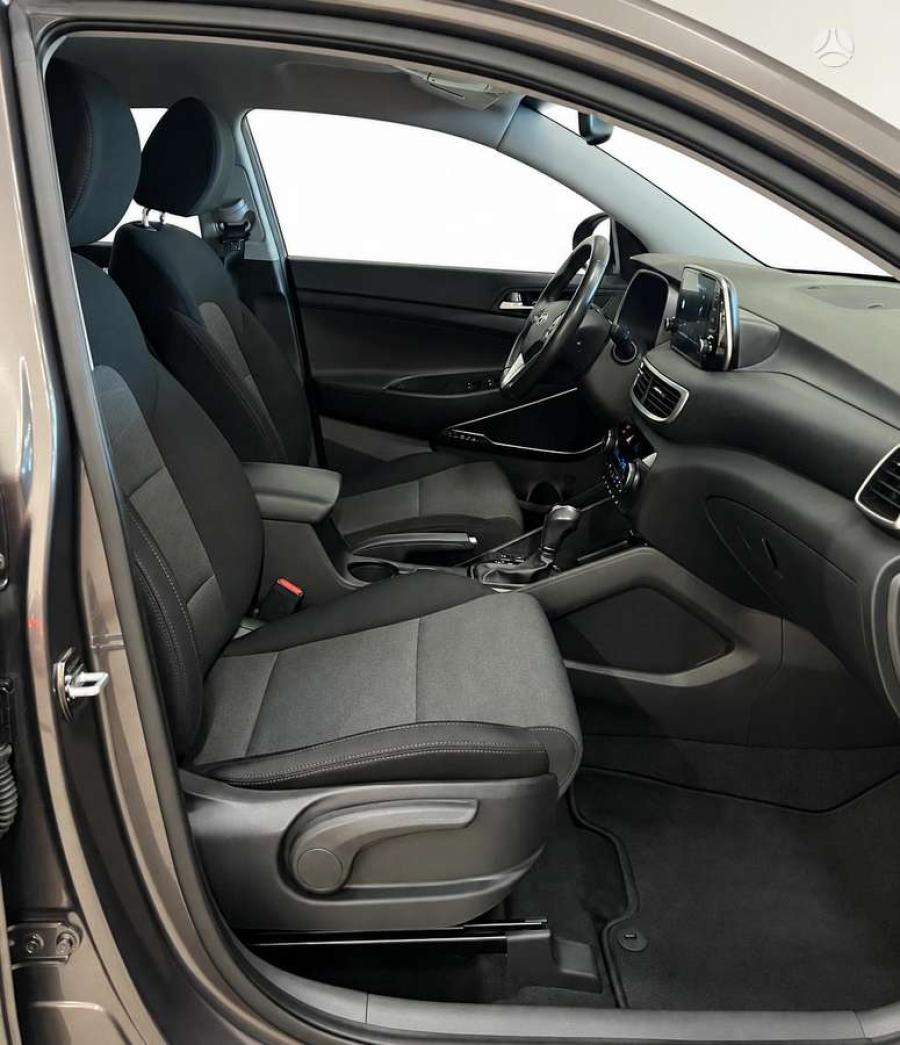 Grey Hyundai Tucson 2019 in Kaunas, with an engine capacity of 1.59 L and mileage of 45 thousand km for 16500 €, photo 8 on AUTOMOTO.COM.LV