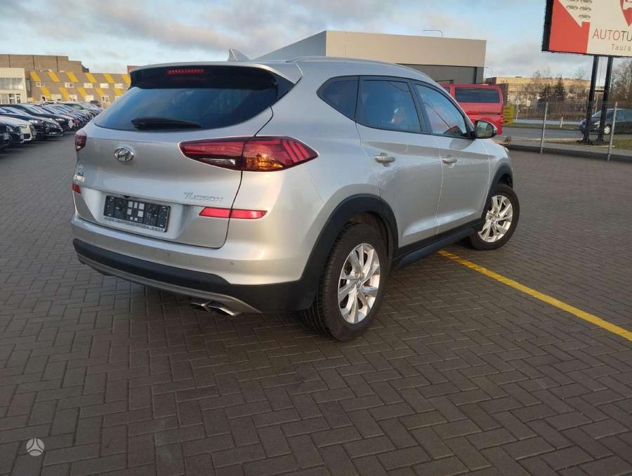 Grey Hyundai Tucson 2020 in Taurage, with an engine capacity of 1.60 L and mileage of 125 thousand km for 13200 €, photo 3 on AUTOMOTO.COM.LV