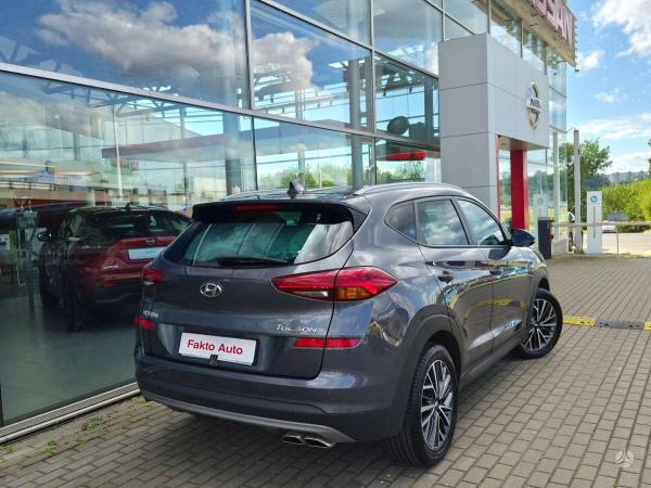 Grey Hyundai Tucson 2020 in Vilnius, with an engine capacity of 1.59 L and mileage of 125 thousand km for 17500 €, photo 4 on AUTOMOTO.COM.LV