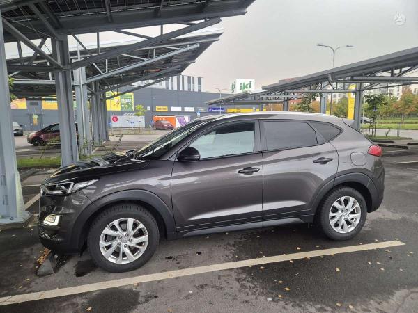 Hyundai Tucson 2020 in Vilnius on AUTOMOTO.COM.LV Grey Hyundai Tucson 2020 in Vilnius, with an engine capacity of 1.59 L and mileage of 58 thousand km for 16900 β¬, photo 4 on AUTOMOTO.COM.LV
