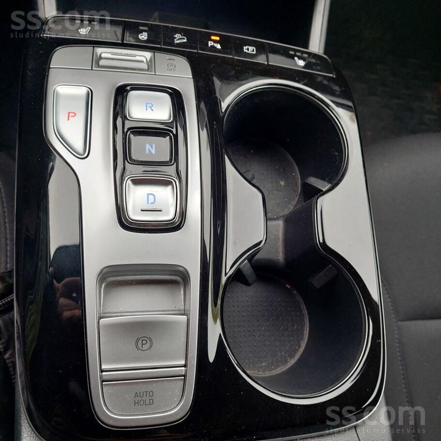 Grey Hyundai Tucson 2021 in Riga, with an engine capacity of 1.60 L and mileage of 54 thousand km for 21777 €, photo 8 on AUTOMOTO.COM.LV