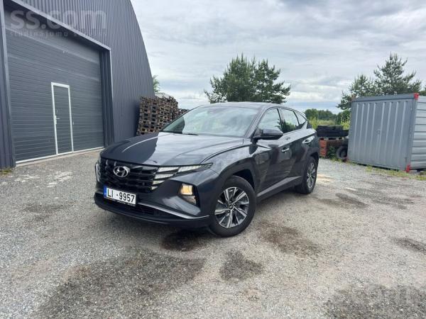 Grey Hyundai Tucson 2021 in Riga, with an engine capacity of 1.60 L and mileage of 135 thousand km for 17900 €, photo 1 on AUTOMOTO.COM.LV